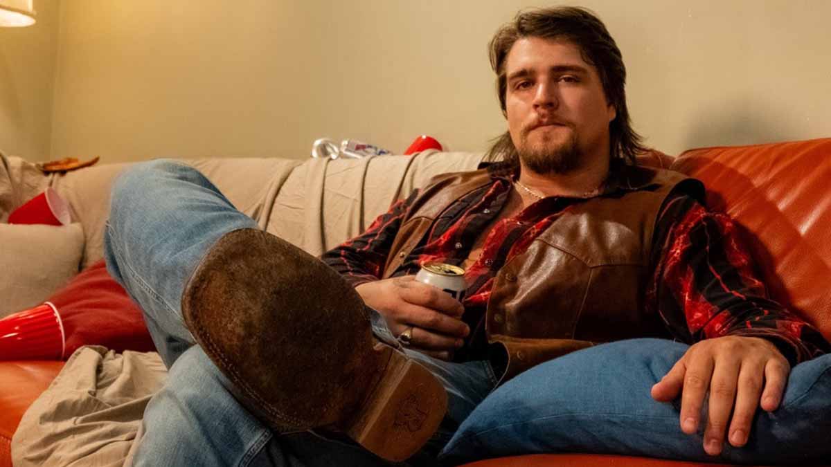 Gavin Adcock Drops Gritty New Track "Loose Strings" Ahead of Sold-Out Tour