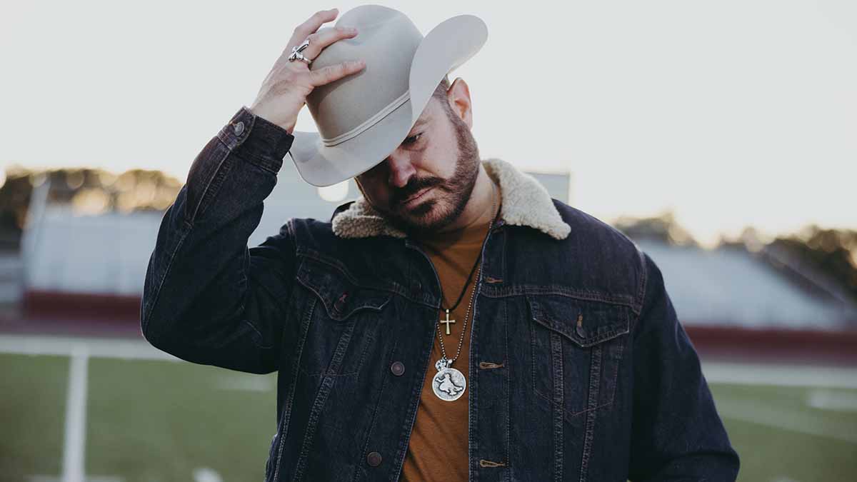 Wade Bowen Debuts Nostalgic Video for "Friday Night" Featuring NFL ...